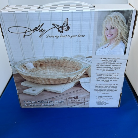 Kitchen | Dolly Parton 925 Inch Glass Pie Plate And Wicker Basket ...